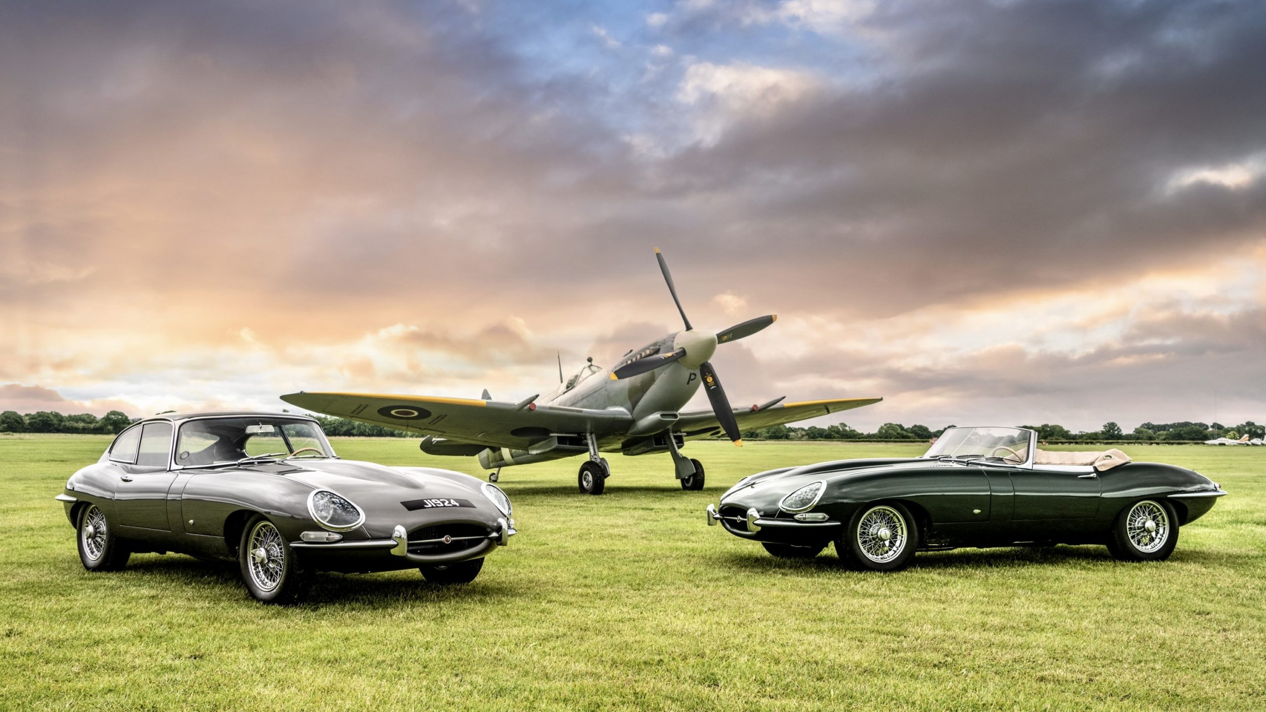 60 שנה: לרגל 60 שנה להשקה האייקונית של יגואר E-TYPE בשוויץ - בחזית